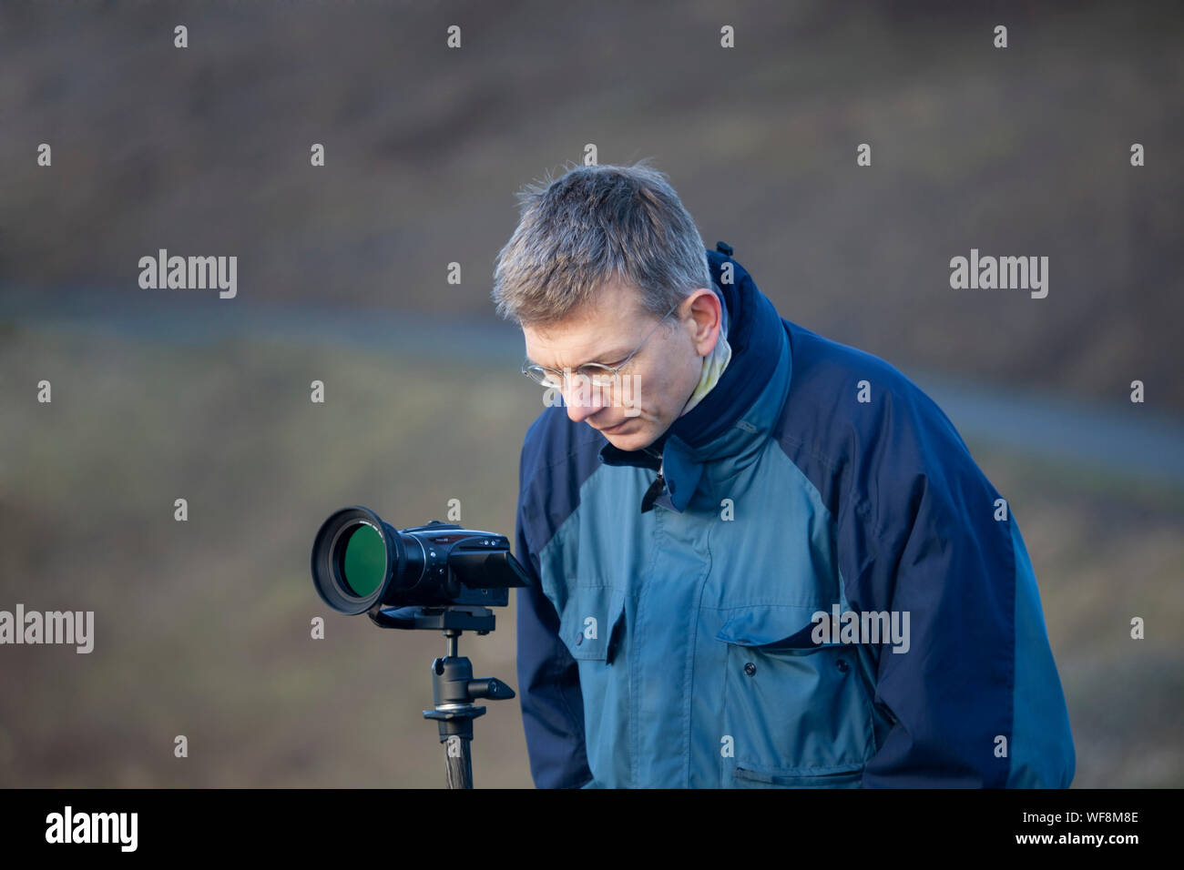 Video camera man hi-res stock photography and images - Alamy