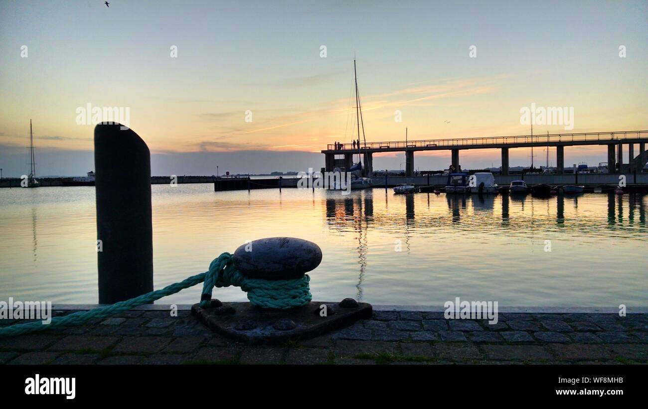 Man tied up rope on hi-res stock photography and images - Alamy