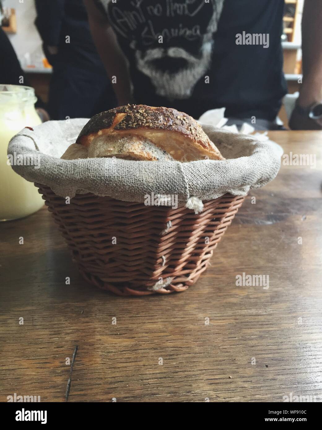 Restaurant bread basket hi-res stock photography and images - Alamy