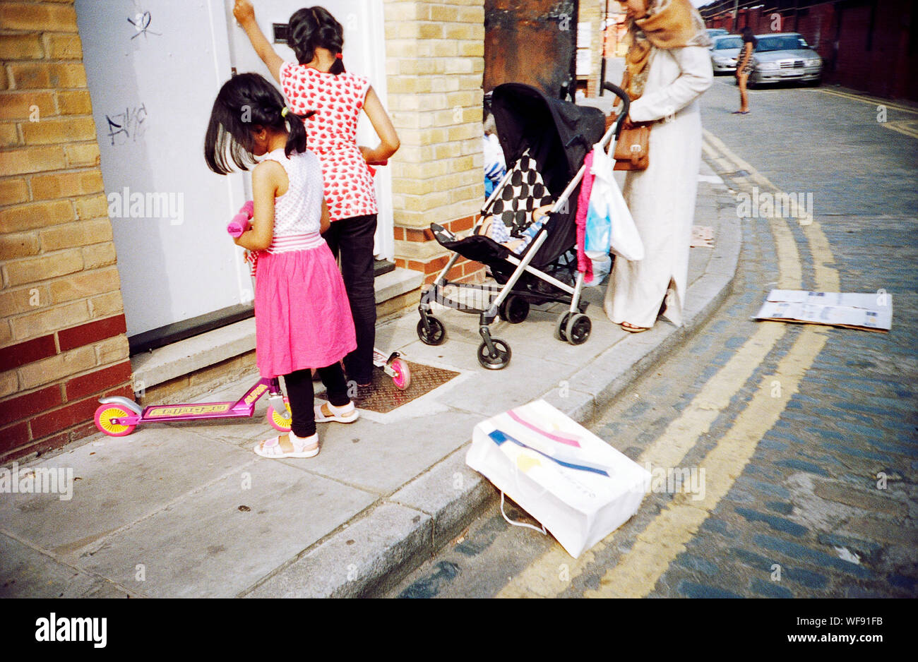 Children wall outdoors hi-res stock photography and images - Alamy