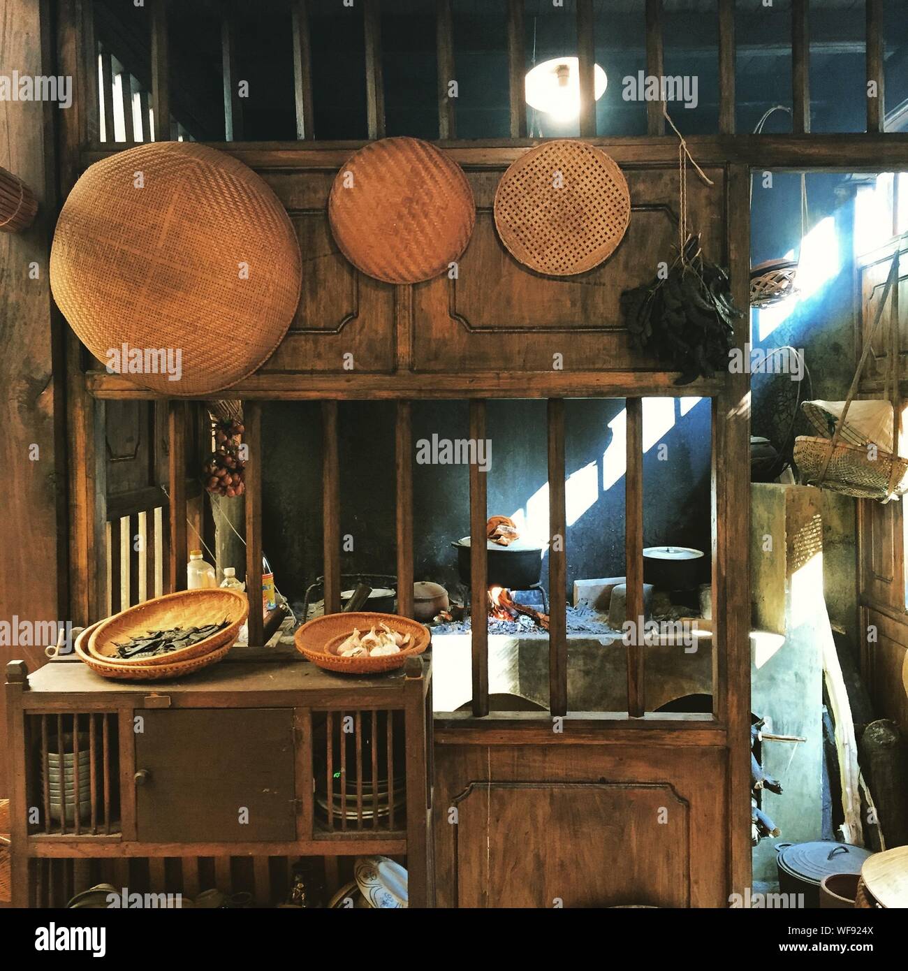 Old kitchen interior hi-res stock photography and images - Alamy