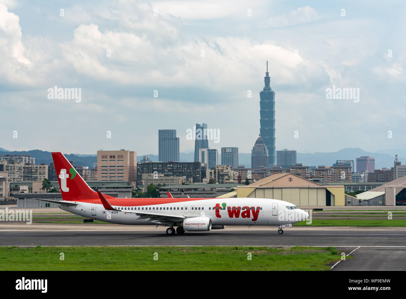 TAIPEI, TAIWAN - MAY 19, 2019: T'Way Airlines Boeing 737-800 taxing at ...