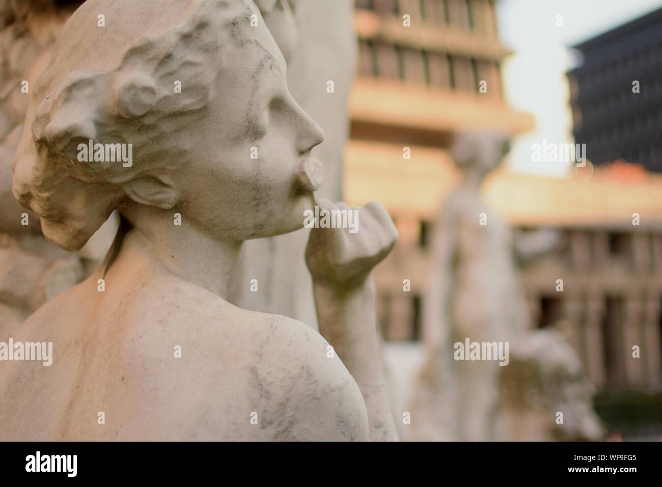 Statue statues on buildings building hi-res stock photography and ...