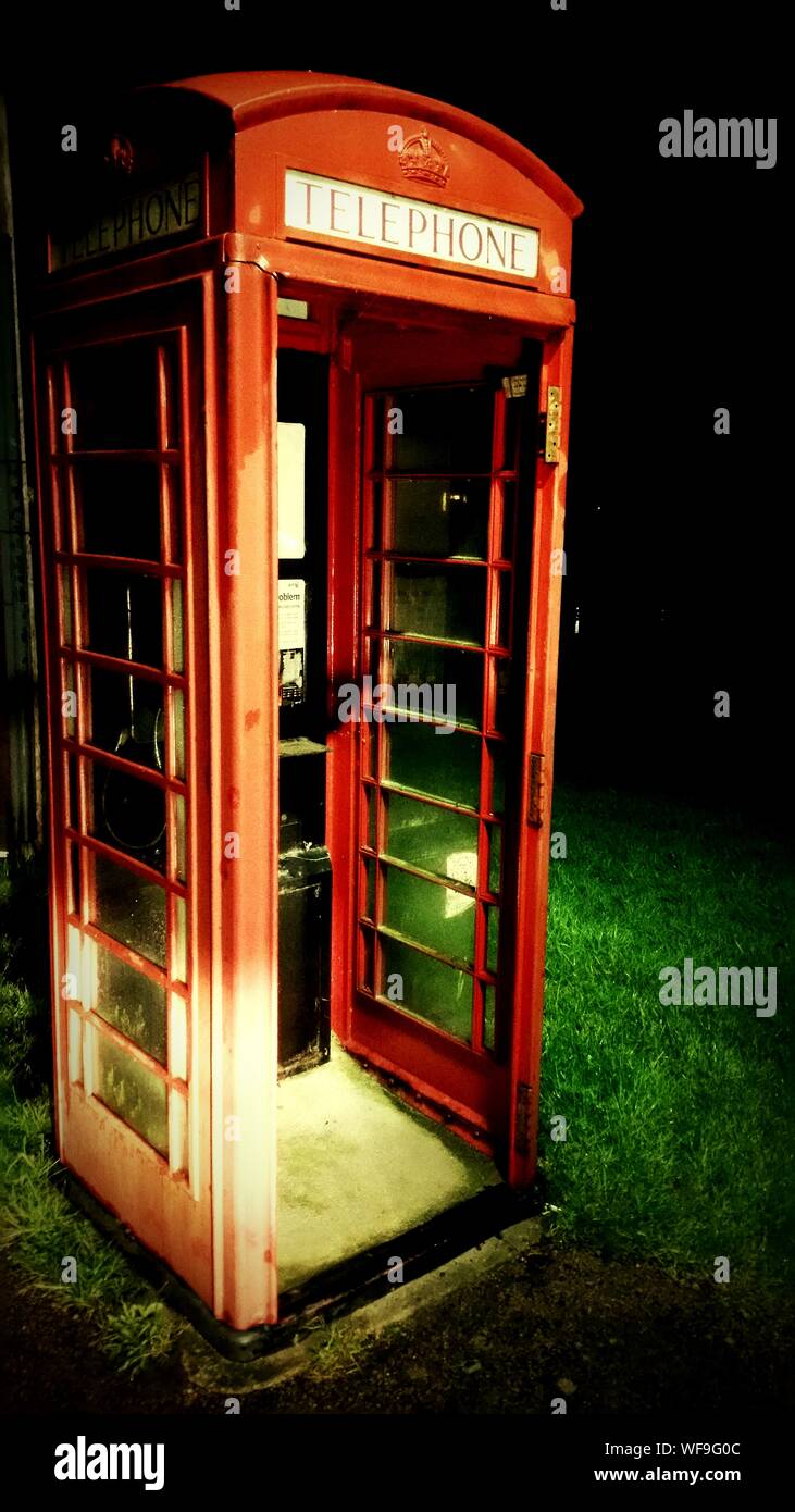 Telephone booth at night hi-res stock photography and images - Alamy
