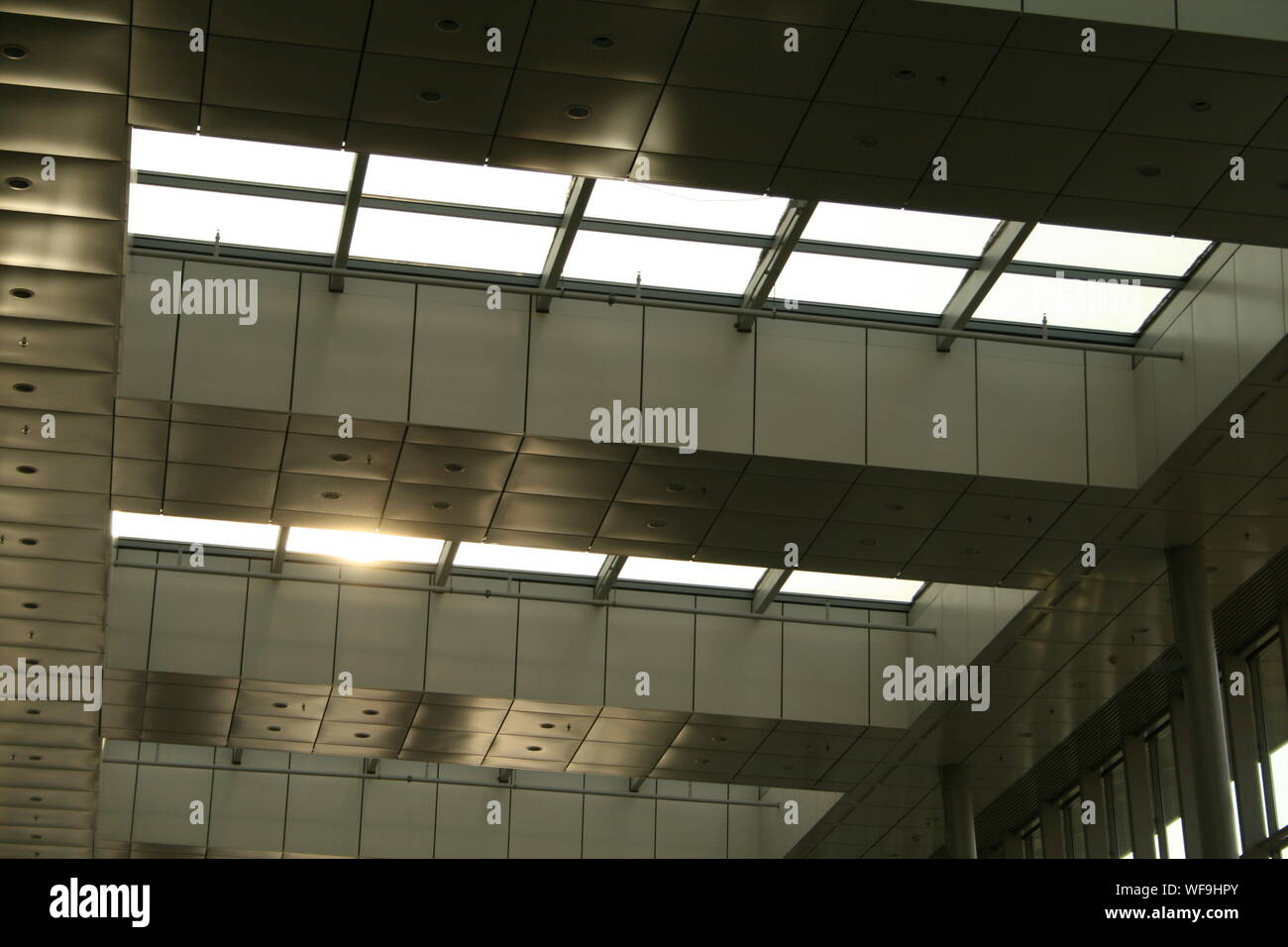 Modern office ceiling no people hi-res stock photography and images - Alamy