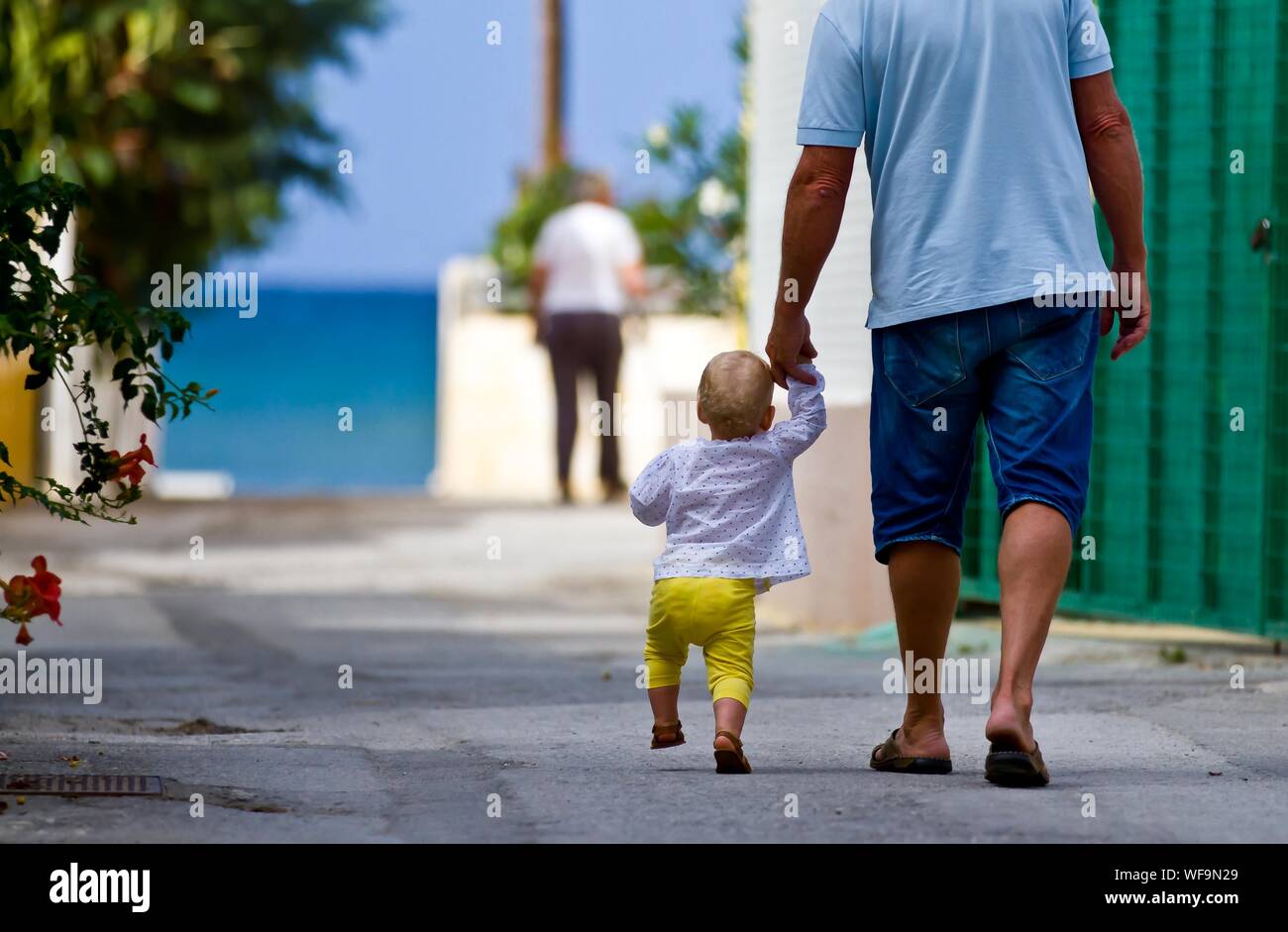 Walking toddler hi-res stock photography and images - Alamy