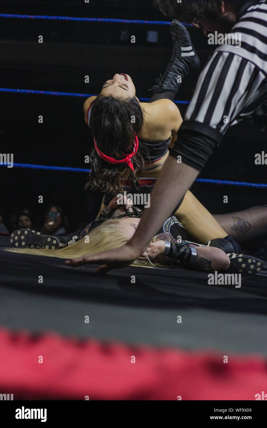 Lucha de combate hi-res stock photography and images - Alamy