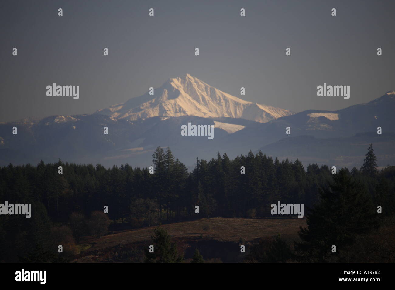 Mt jefferson hi-res stock photography and images - Alamy