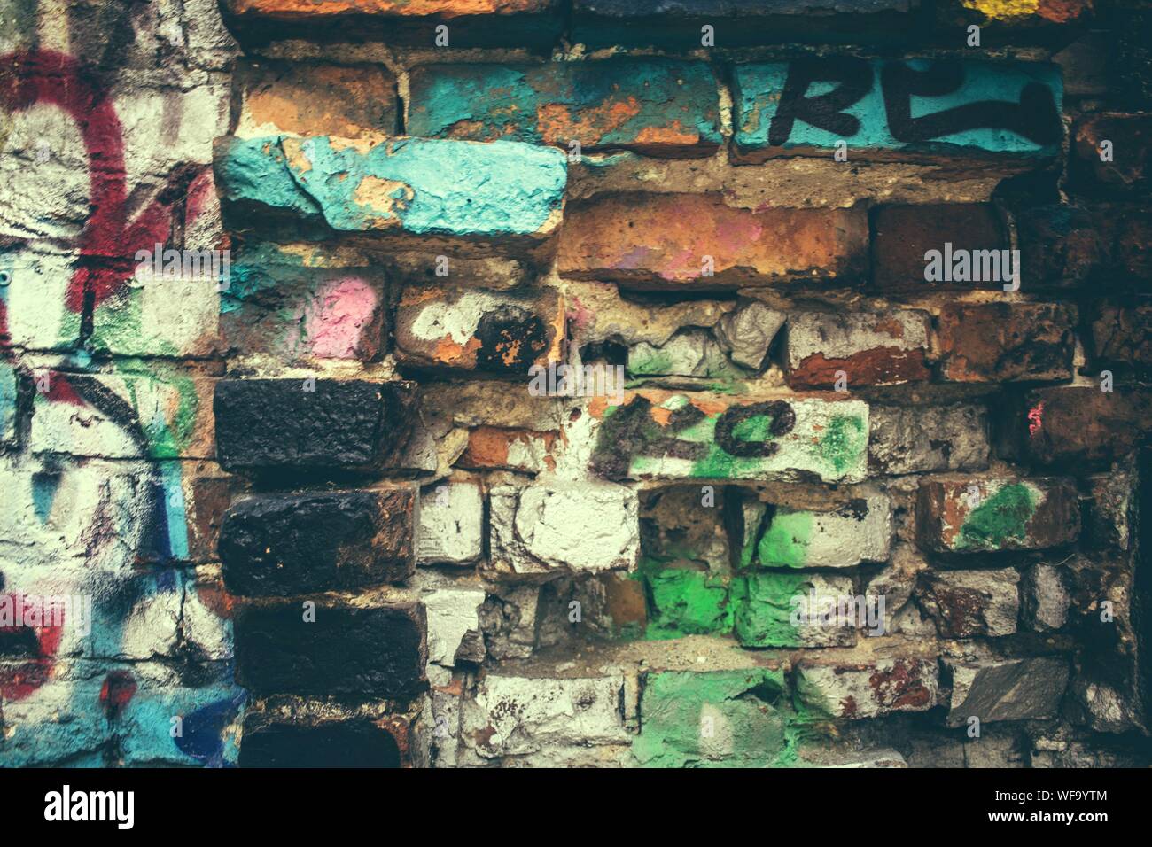Old brick building with graffiti hi-res stock photography and images ...