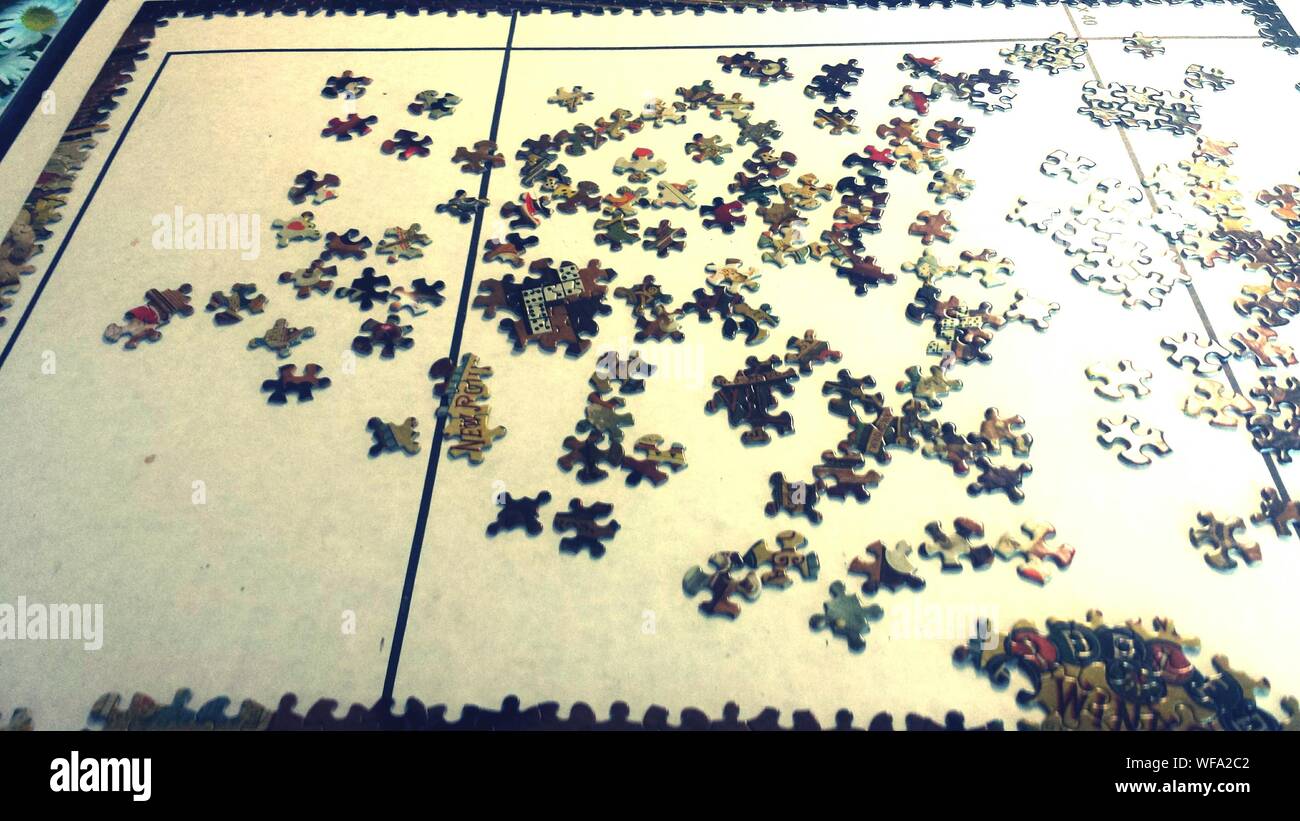 Jigsaw puzzle pieces messy hi-res stock photography and images - Alamy
