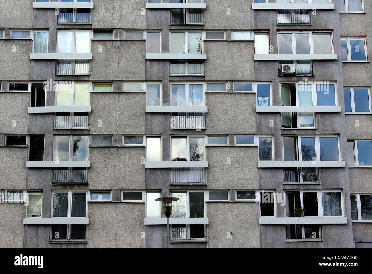 A wall full of windows hi-res stock photography and images - Alamy