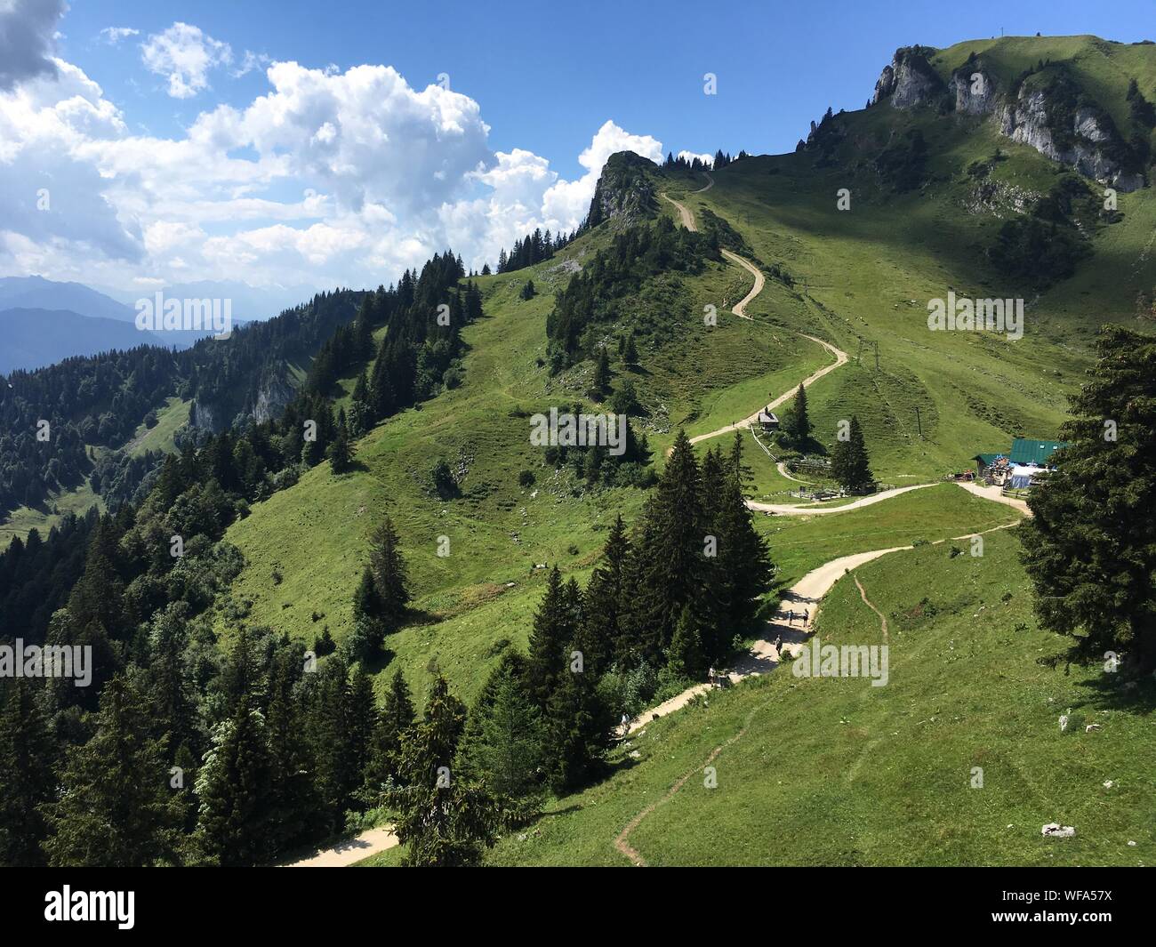 Green mountain hi-res stock photography and images - Alamy