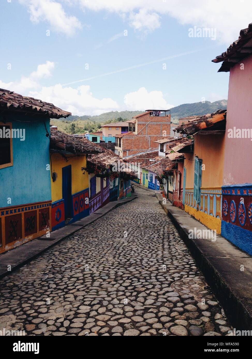 Colombian houses hi-res stock photography and images - Alamy