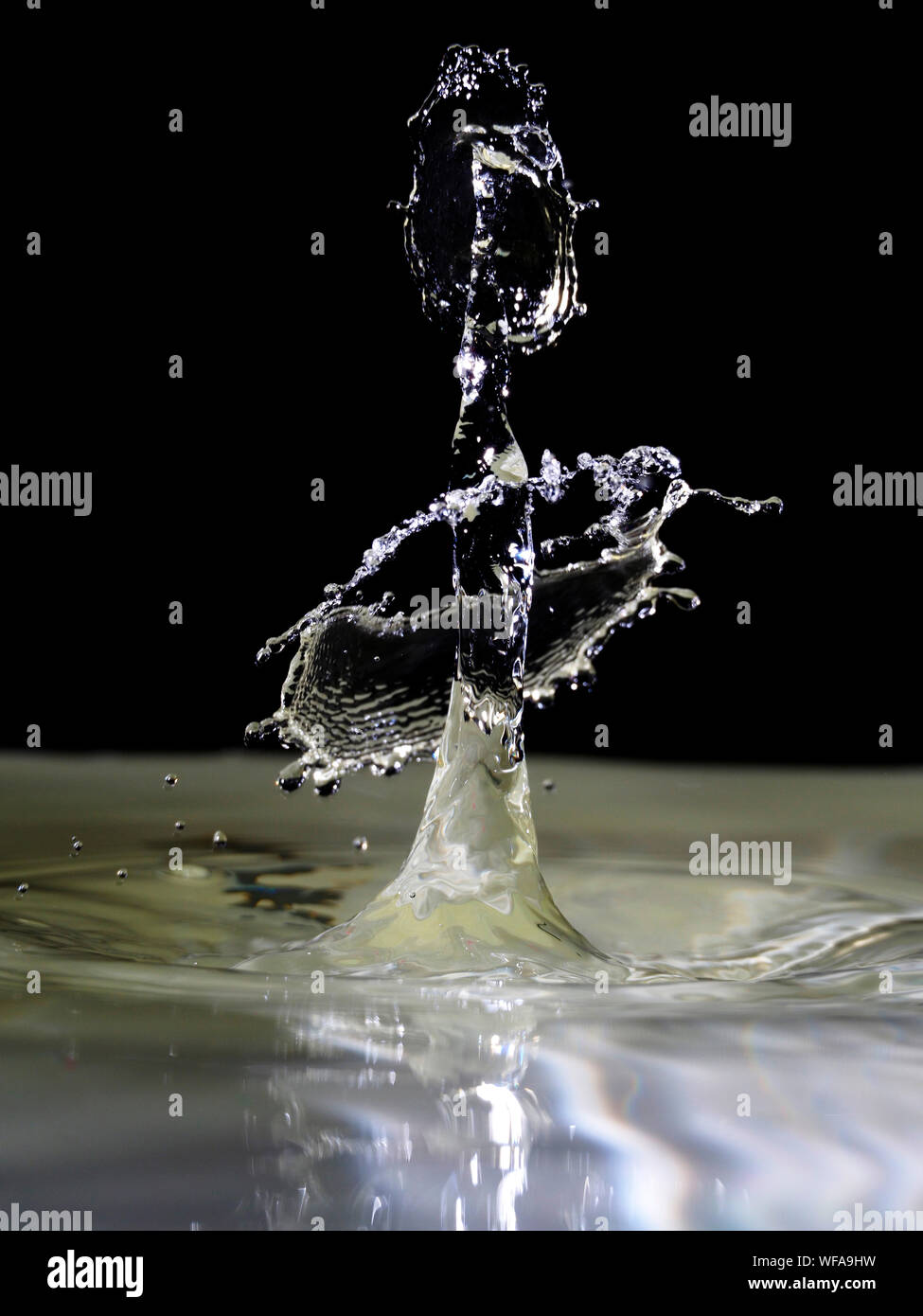 Liquid splashing hi-res stock photography and images - Alamy