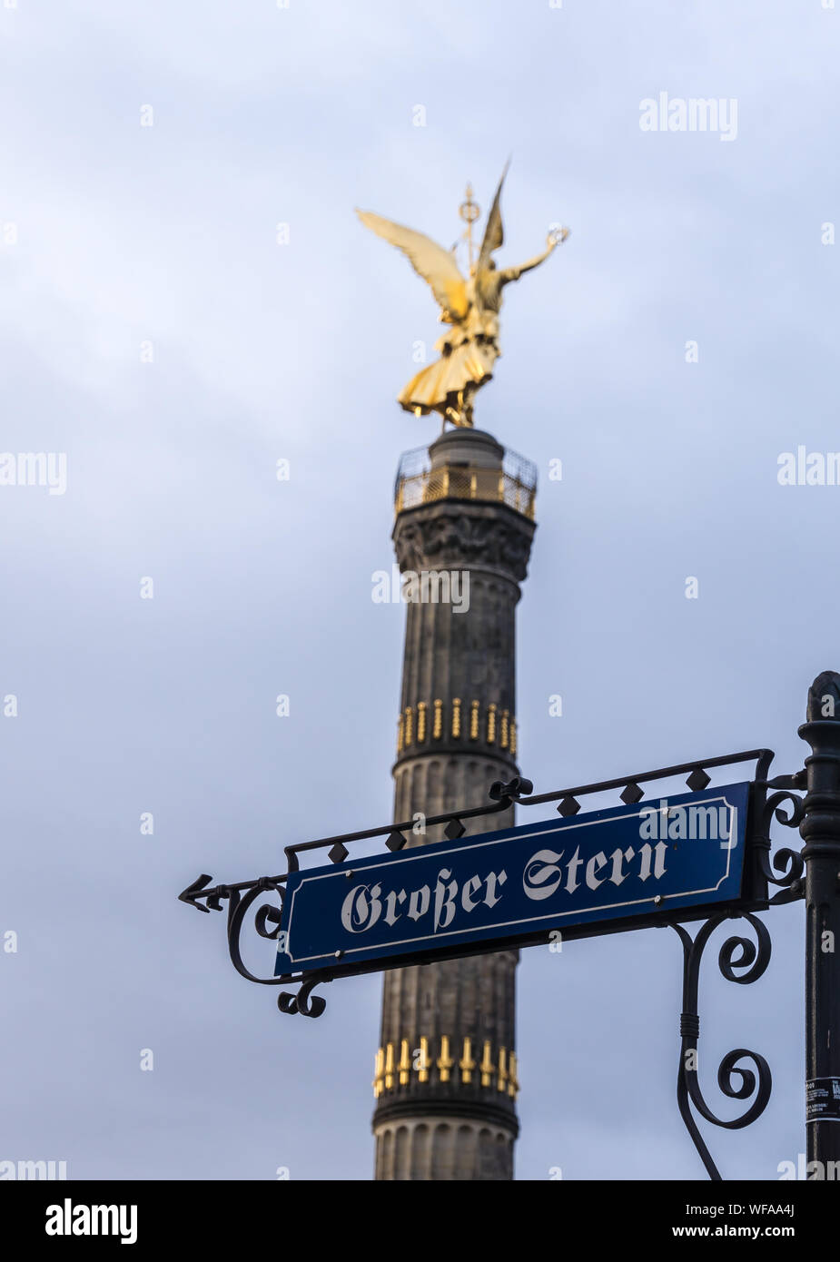 Stern sculpture hi-res stock photography and images - Alamy