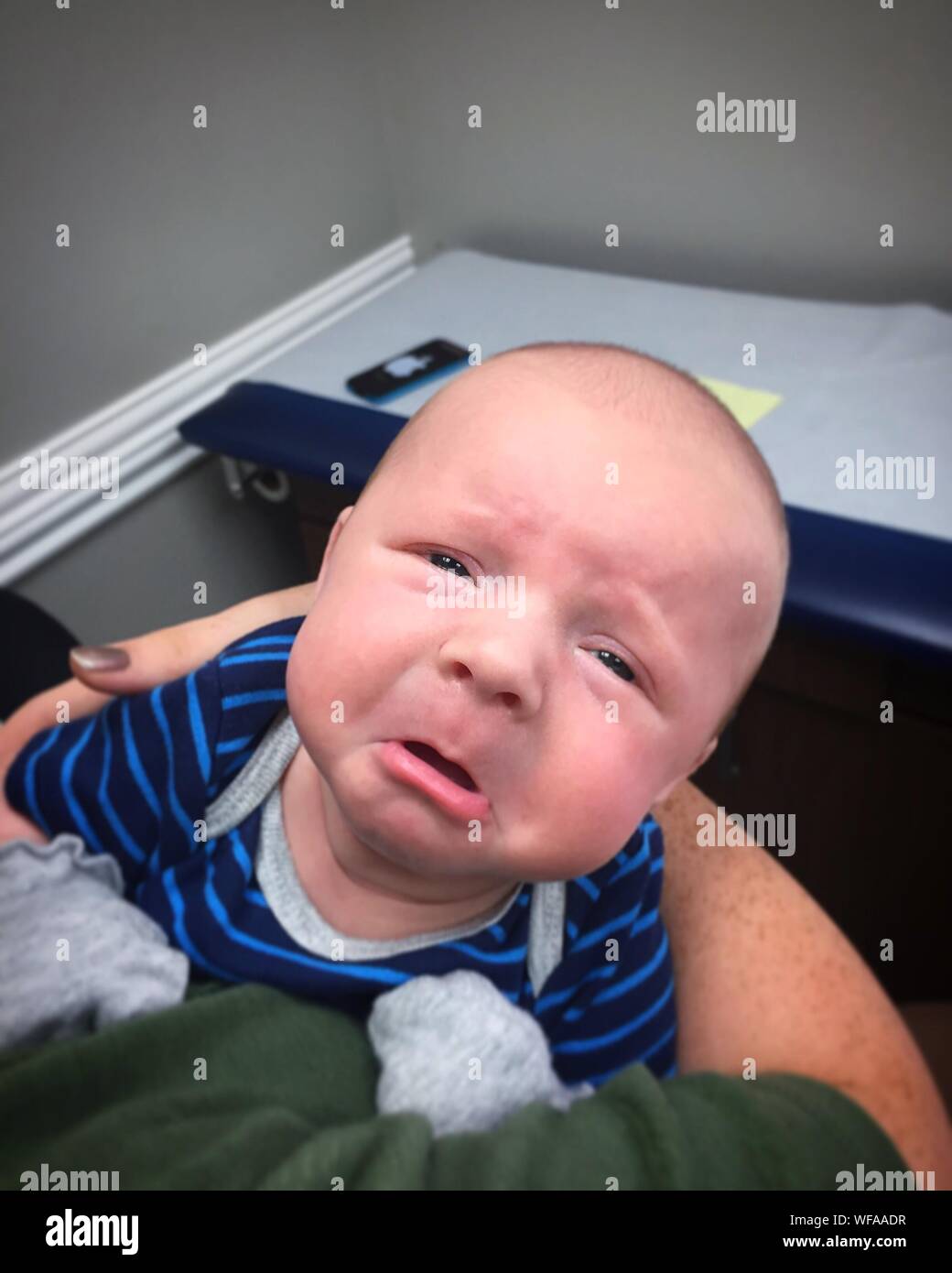 Mother crying baby hi-res stock photography and images - Alamy