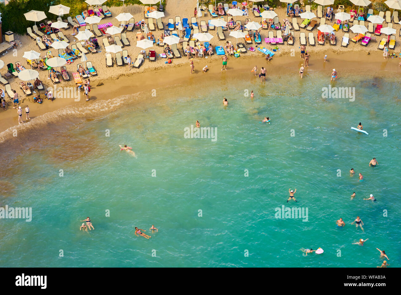 Crowded beach greece hi-res stock photography and images - Alamy