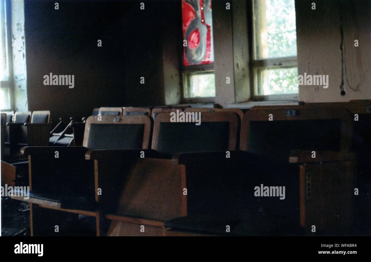 Run down theater hi-res stock photography and images - Alamy