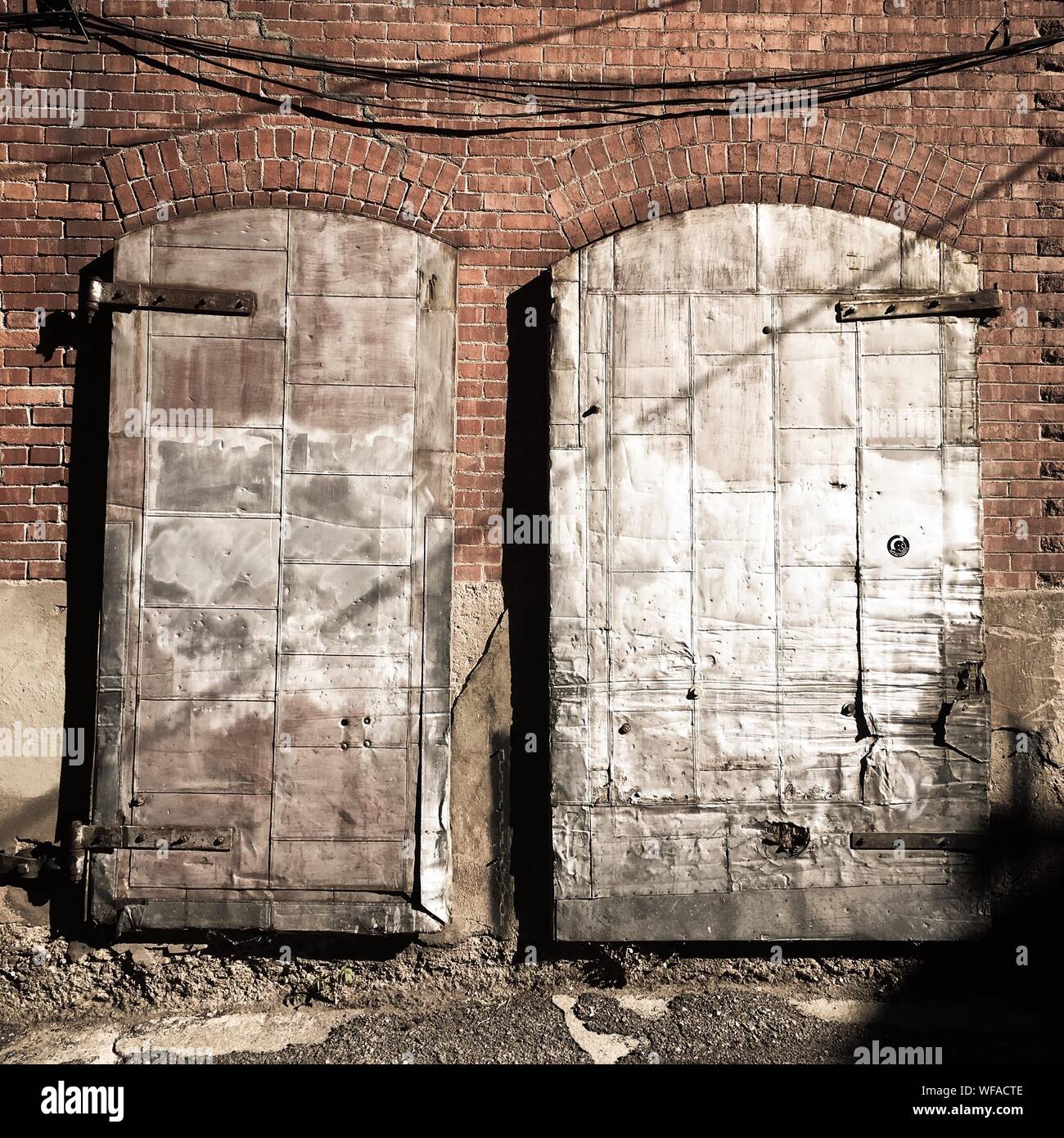 Steel door hi-res stock photography and images - Alamy