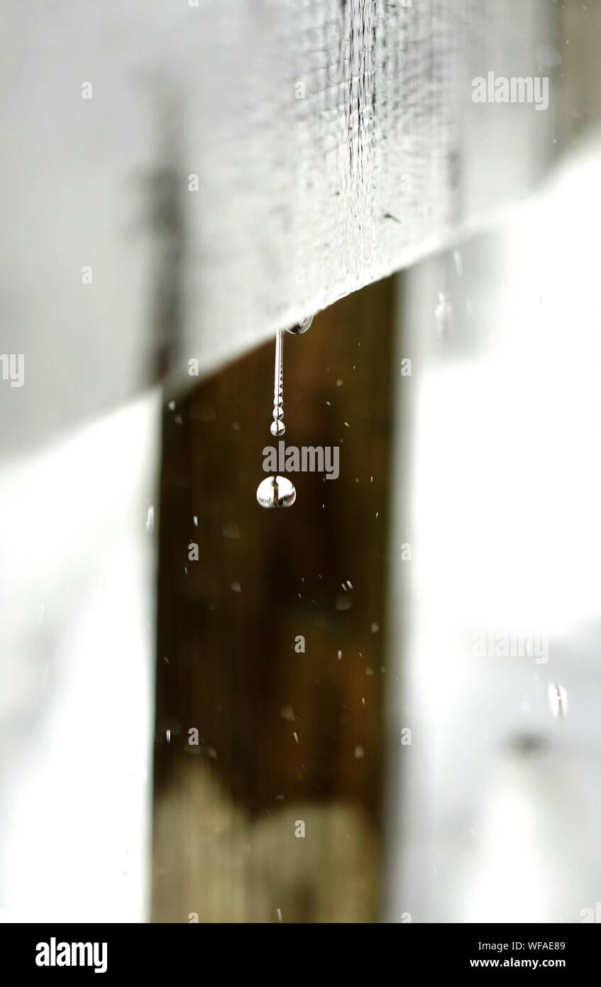 Water dripping window hi-res stock photography and images - Alamy