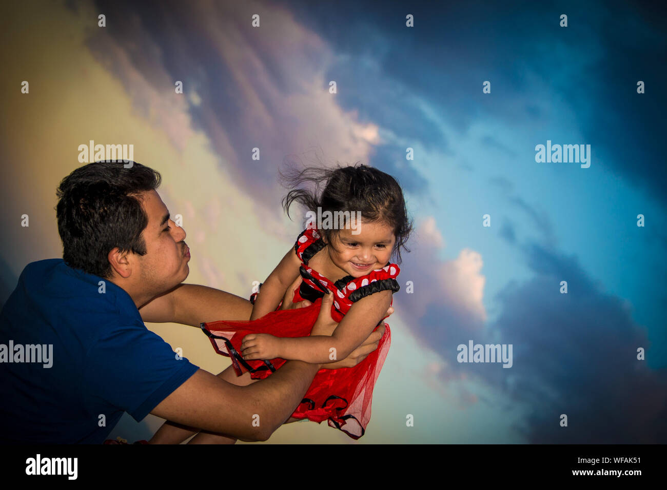 Father holding up daughter sky hi-res stock photography and images - Alamy