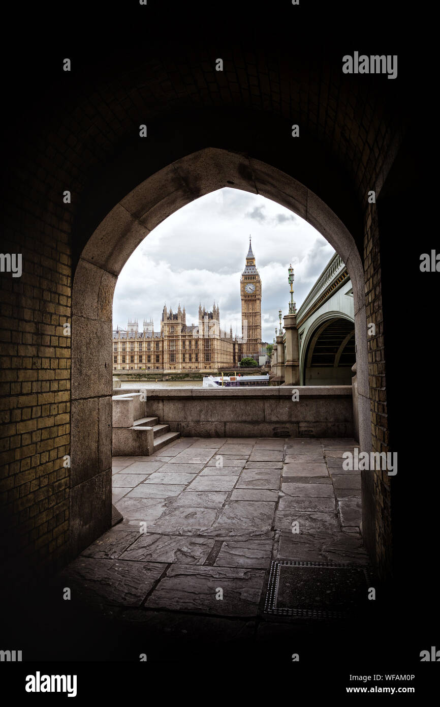 London archway arch framed frame hi-res stock photography and images ...