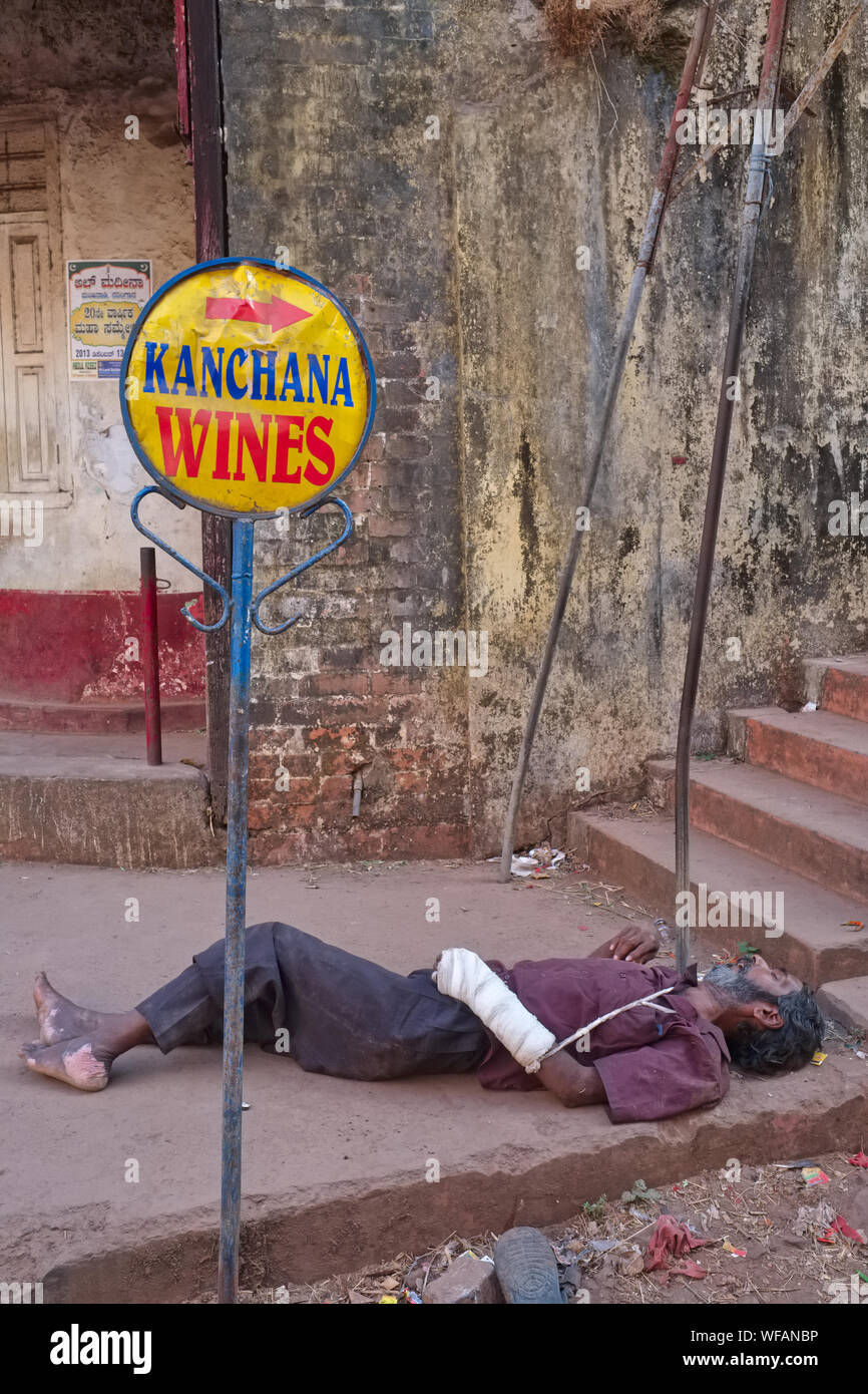 India alcohol hi-res stock photography and images - Alamy