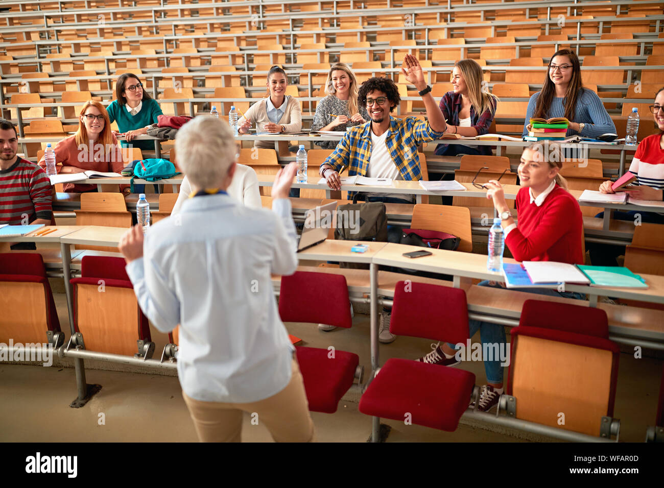 Group discussion class hi-res stock photography and images - Alamy