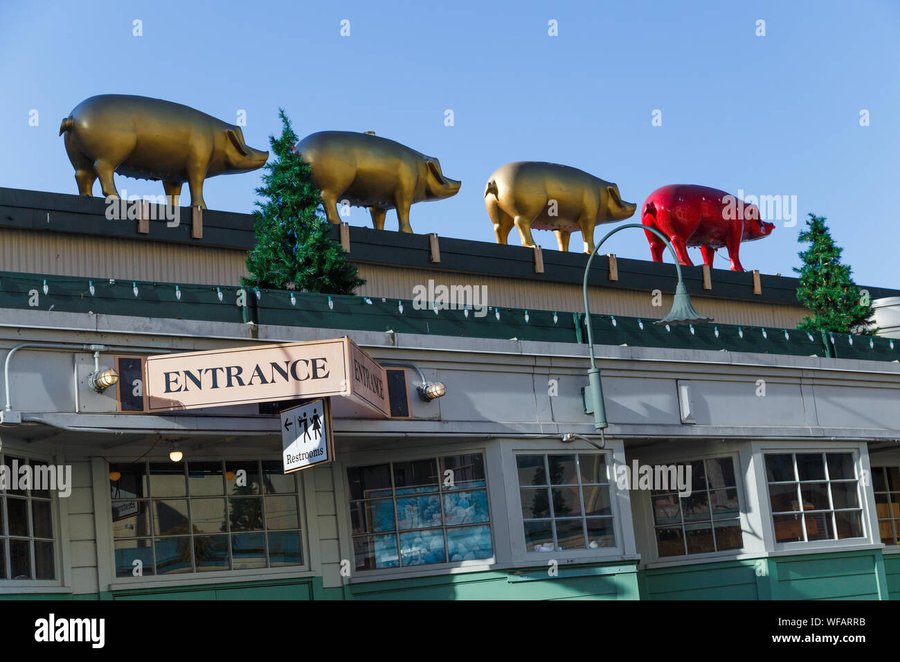 Flying pigs hi-res stock photography and images - Alamy
