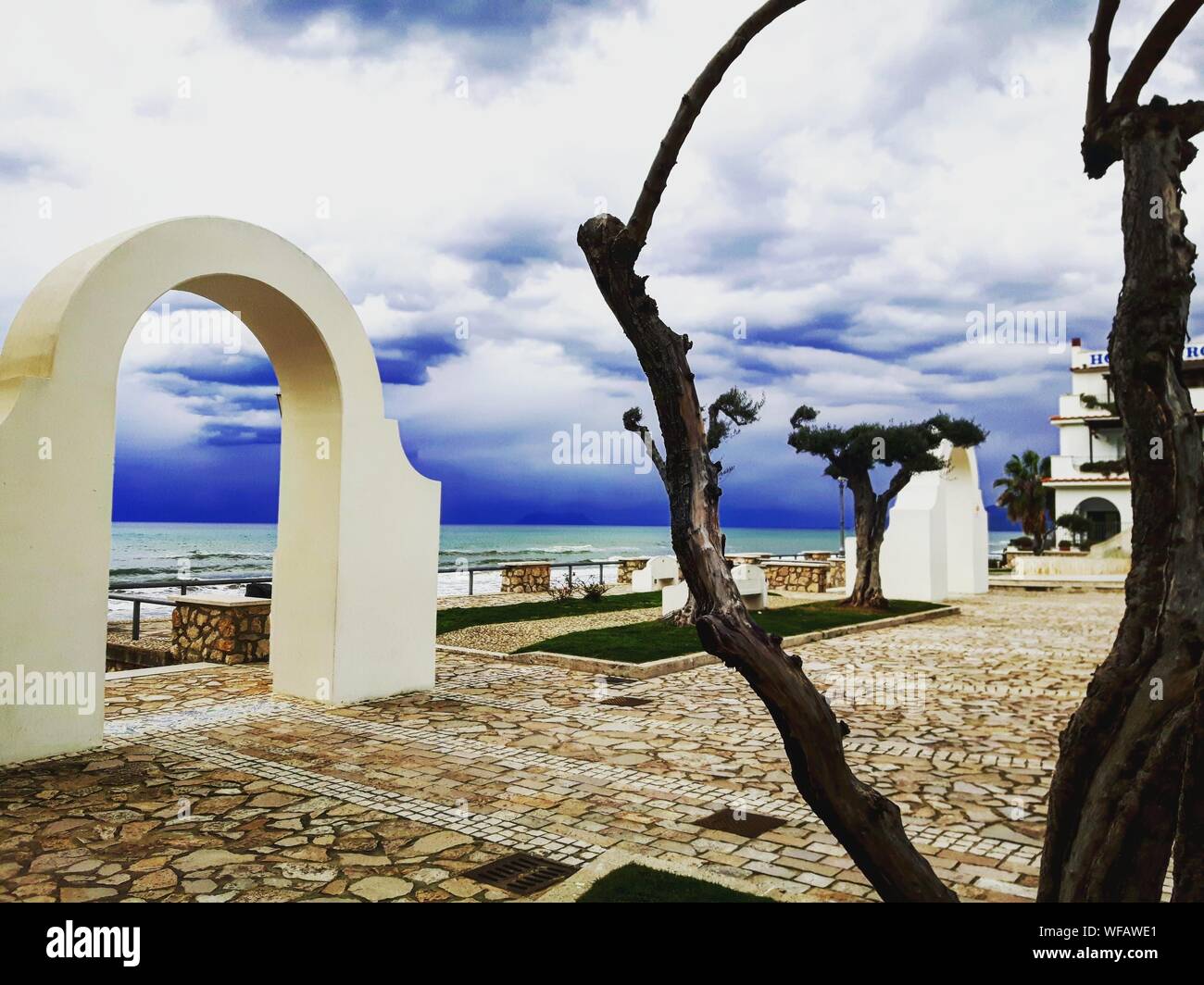 Archway sea hi-res stock photography and images - Alamy
