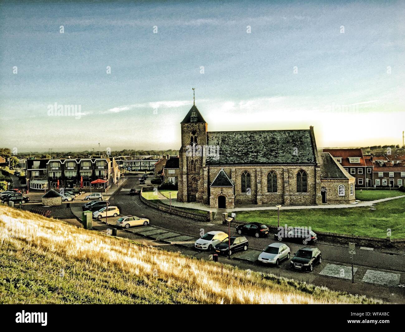Cars parked in front of church hi-res stock photography and images - Alamy