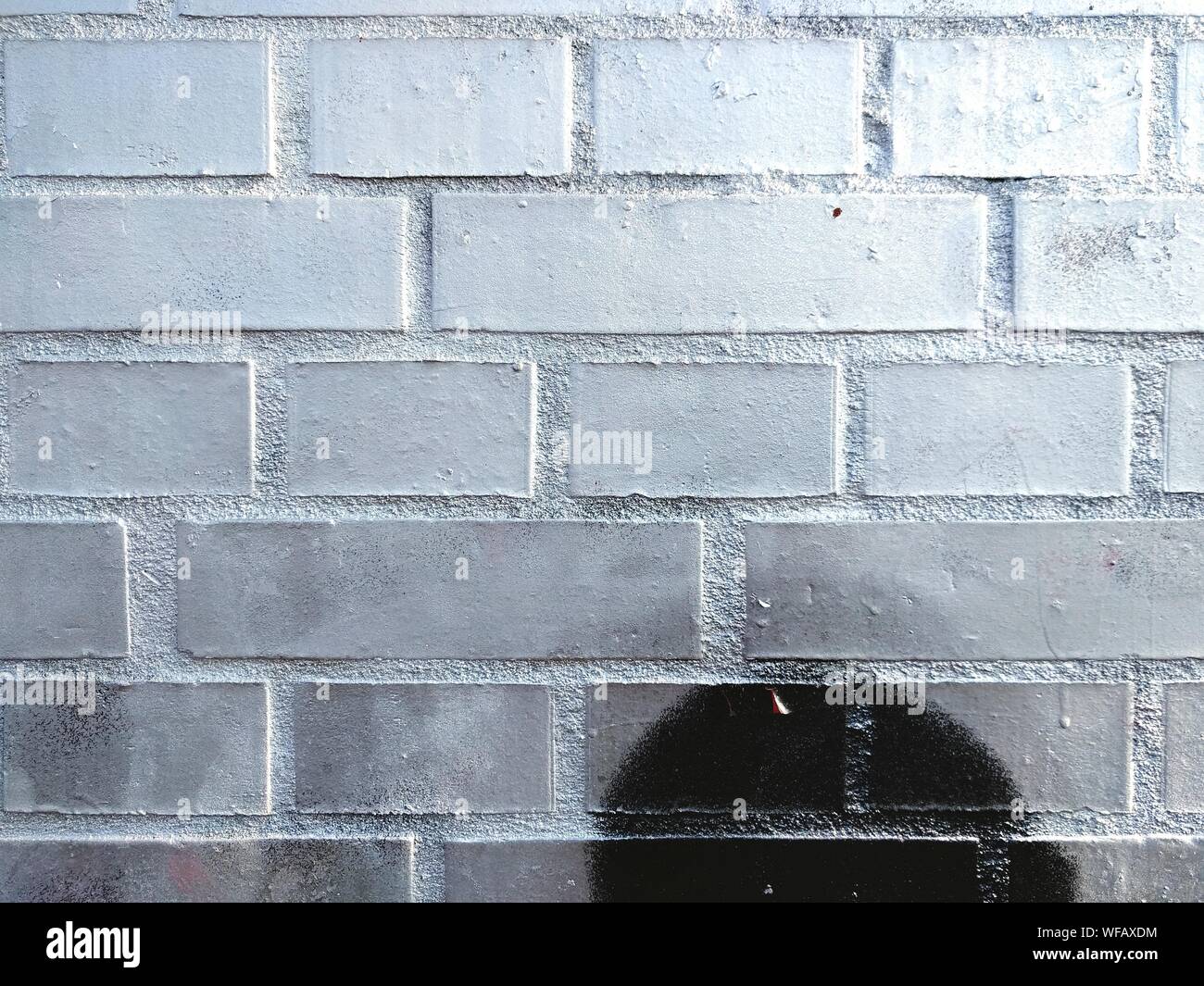 Silver brick wall full frame hi-res stock photography and images - Alamy