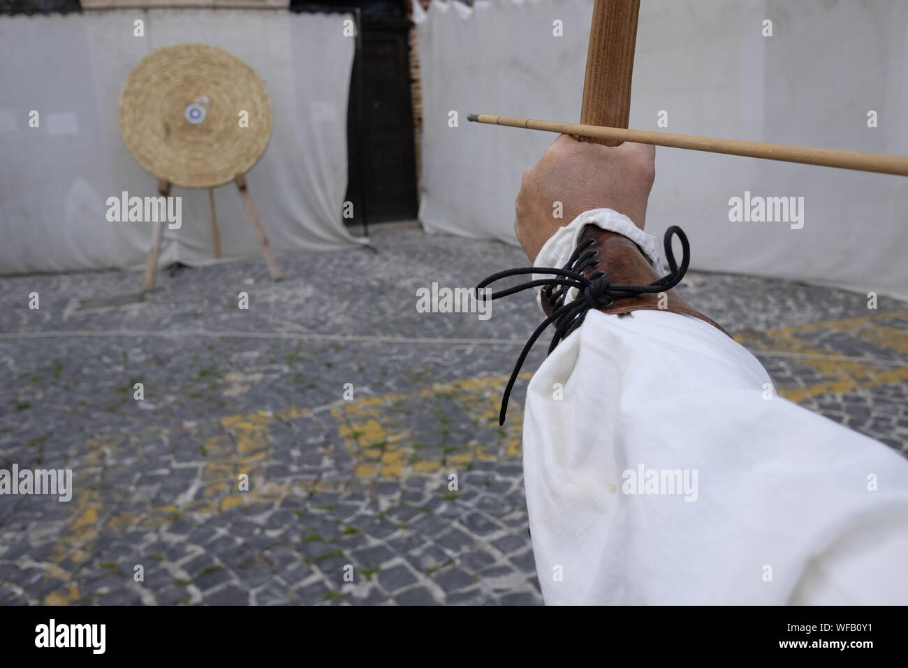 Archer target hi-res stock photography and images - Alamy