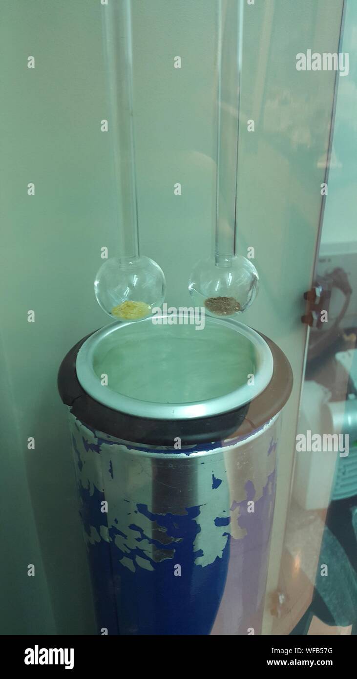 Laboratory container hi-res stock photography and images - Alamy