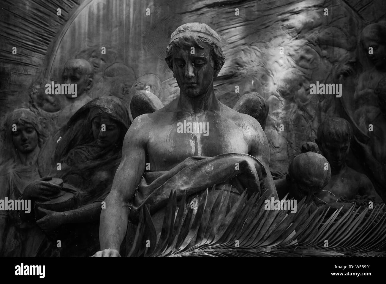 Human sculptures hi-res stock photography and images - Alamy