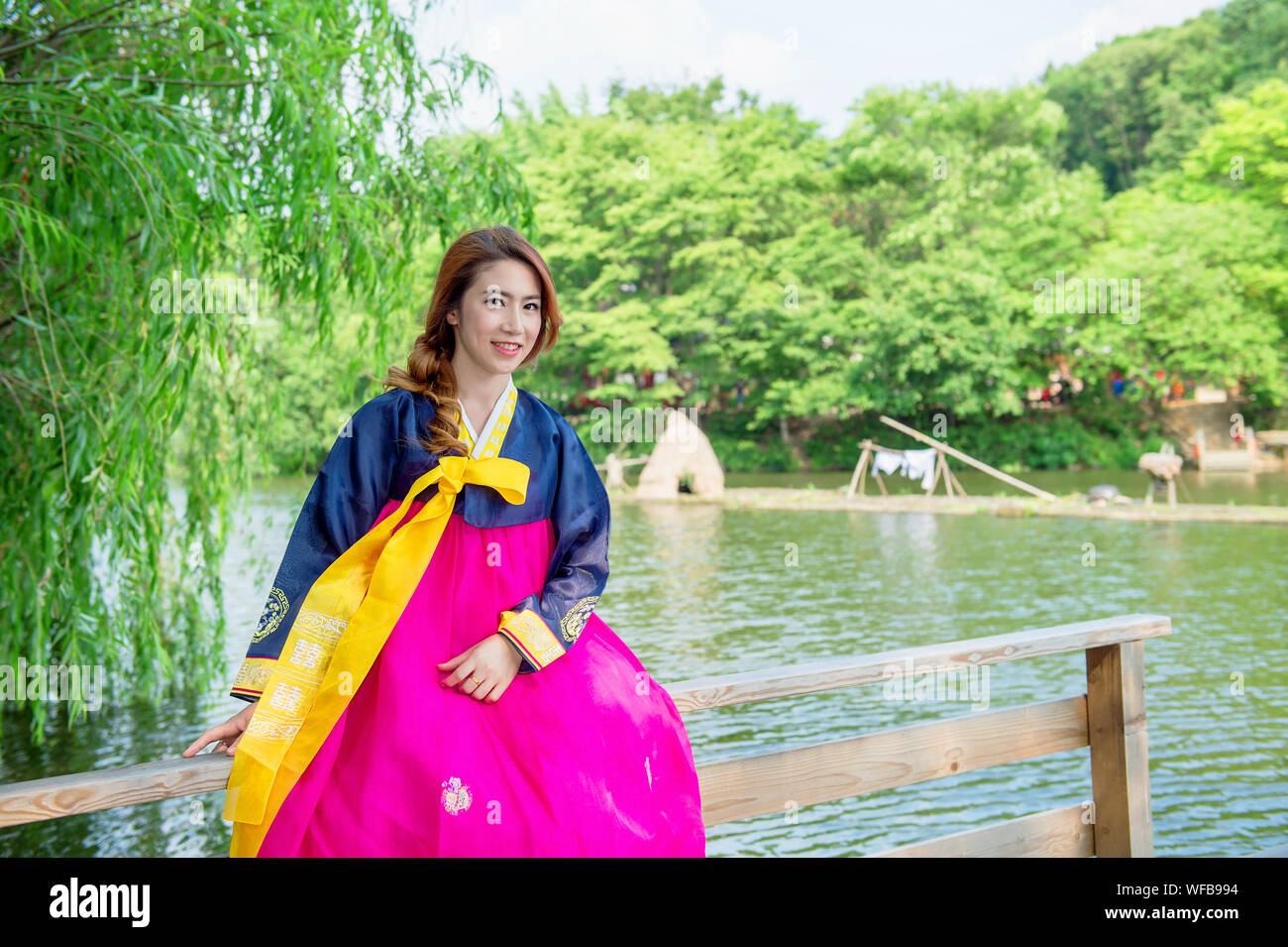Hanbok traditional clothing hi-res stock photography and images - Alamy