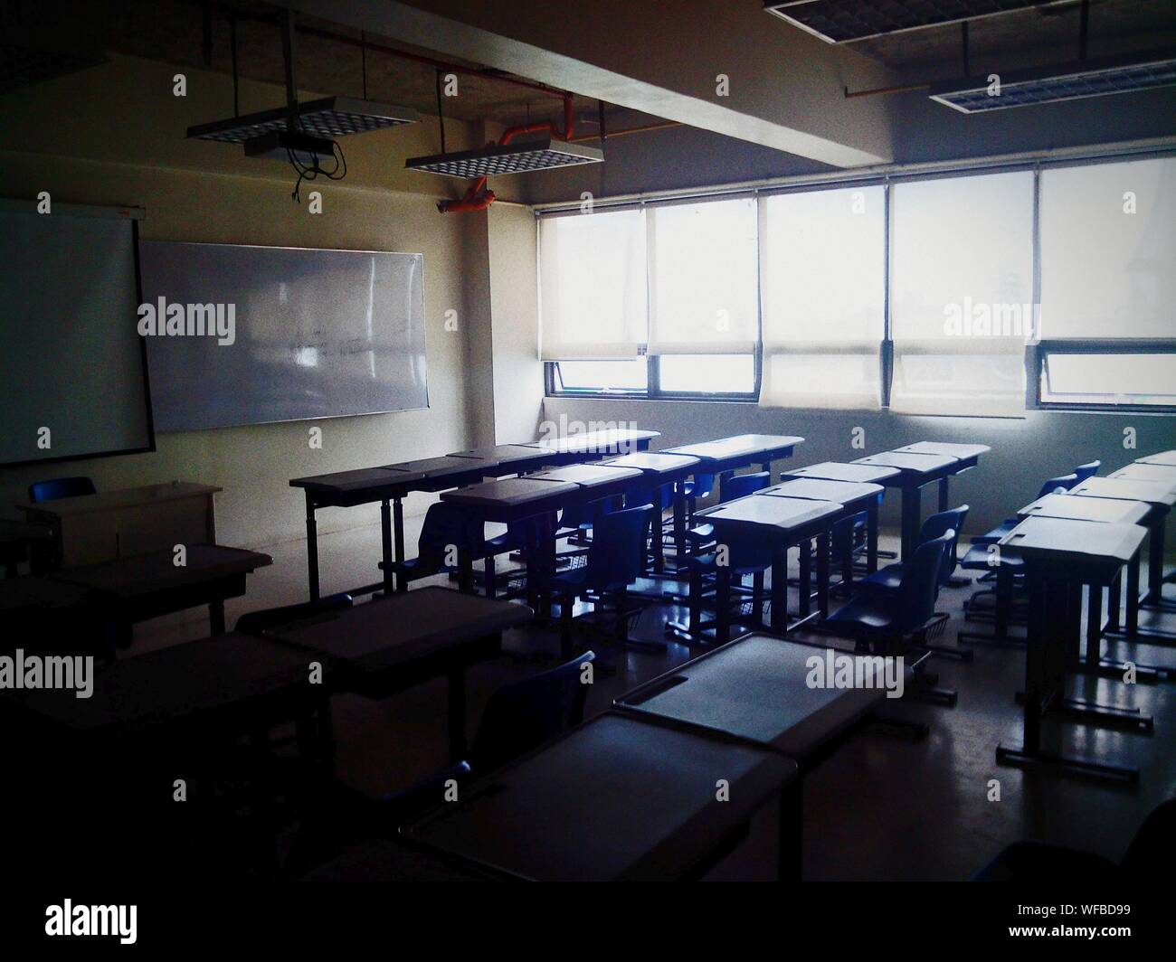 Classroom empty window hi-res stock photography and images - Alamy