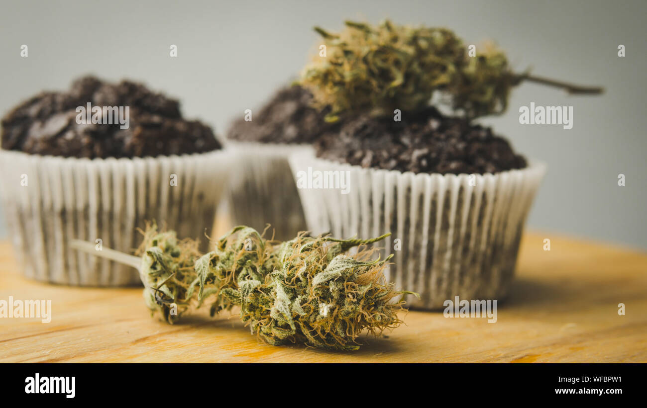 Marijuana cake hi-res stock photography and images - Alamy