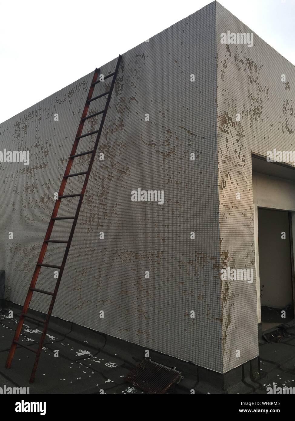 Ladder Leaning On Wall High Resolution Stock Photography and Images - Alamy