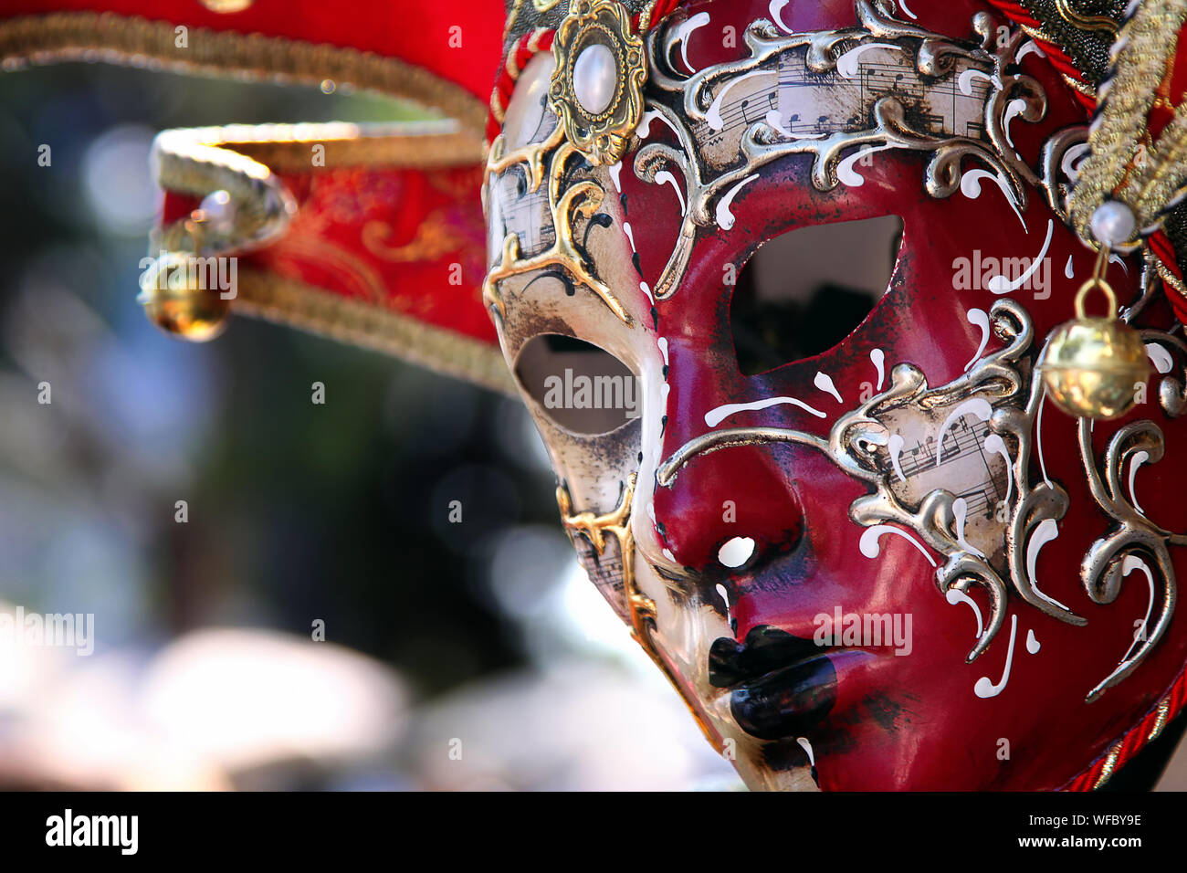 Venice mask in store on the street Stock Photo - Alamy