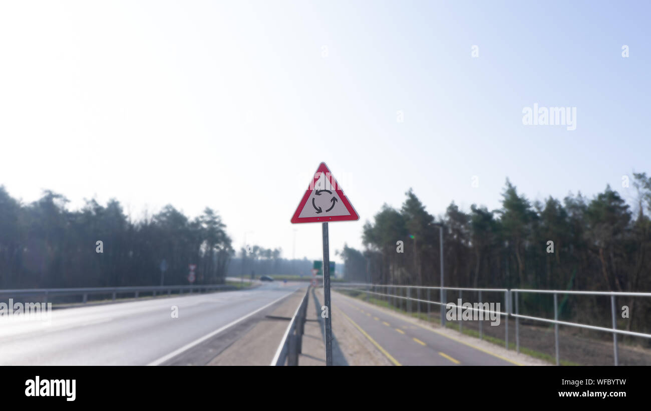 Roundabout sign post hi-res stock photography and images - Alamy