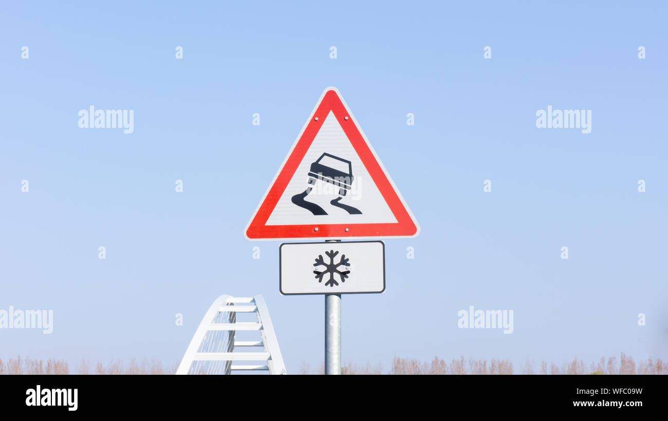 Slippery when wet sign road hi-res stock photography and images - Alamy
