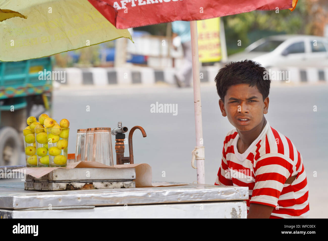 Boy street hi-res stock photography and images - Alamy