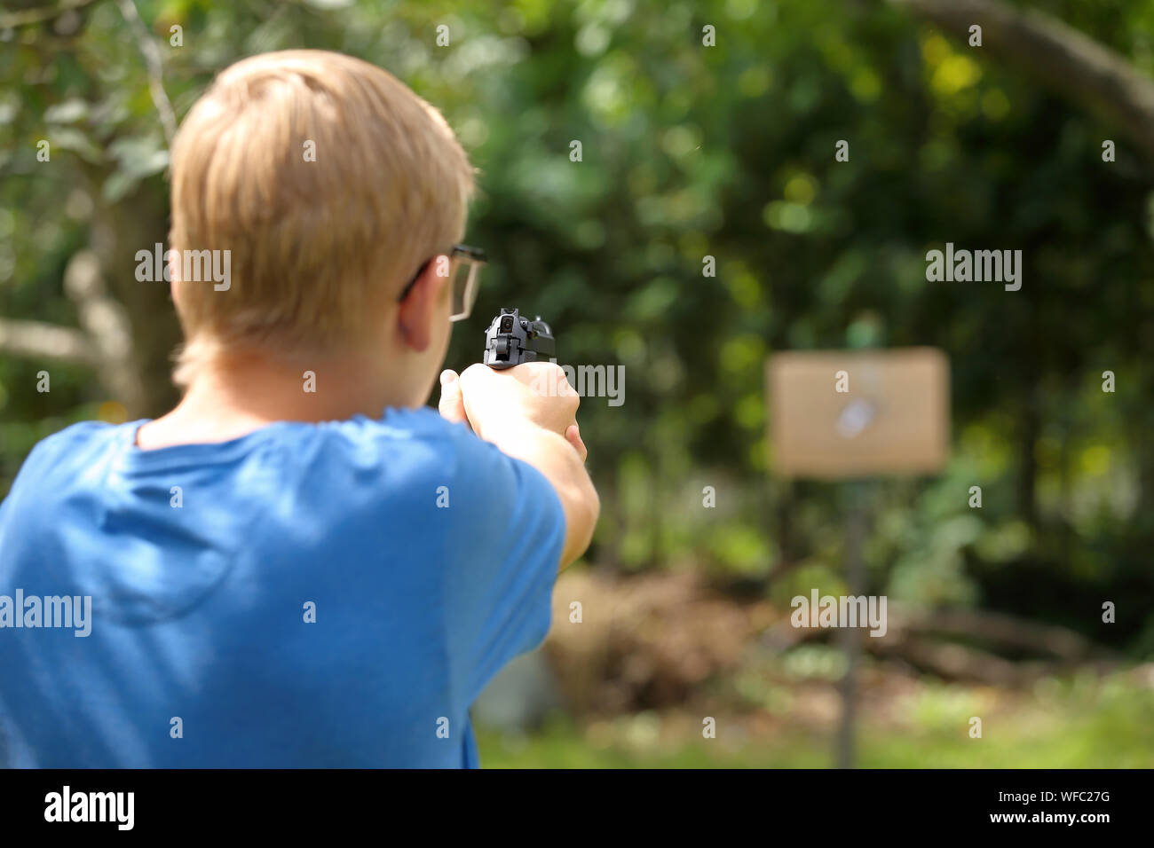 Man shooting target on outdoor hi-res stock photography and images - Alamy