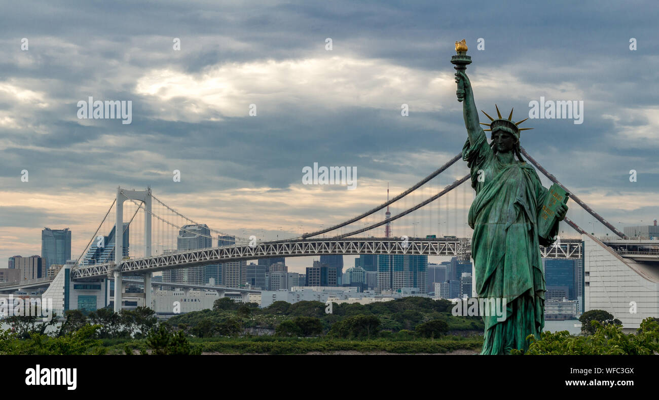Statue of liberty and rainbow bridge hi-res stock photography and ...
