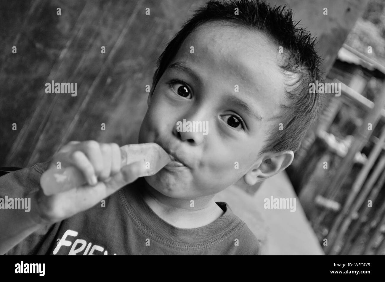 Indian children eating hi-res stock photography and images - Alamy