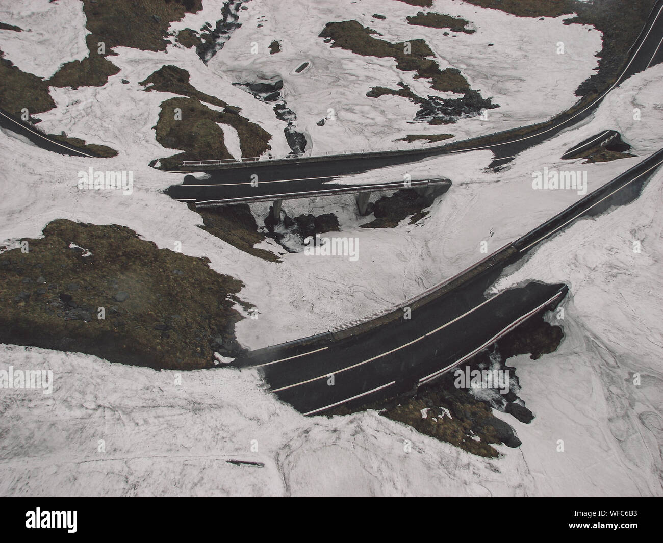Snow covered roads hi-res stock photography and images - Alamy
