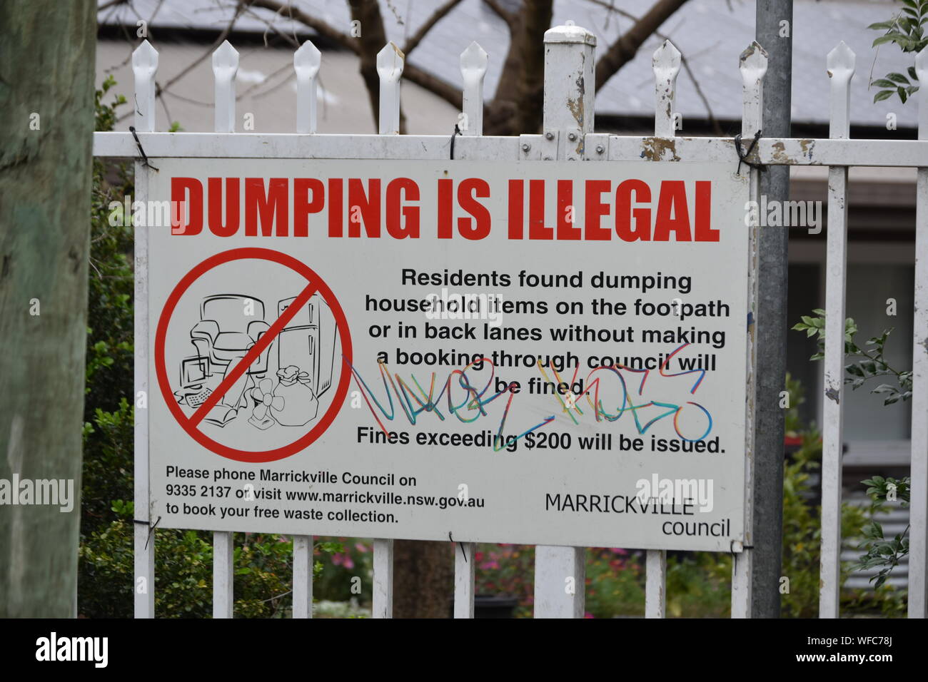 Helpful sign hi-res stock photography and images - Alamy