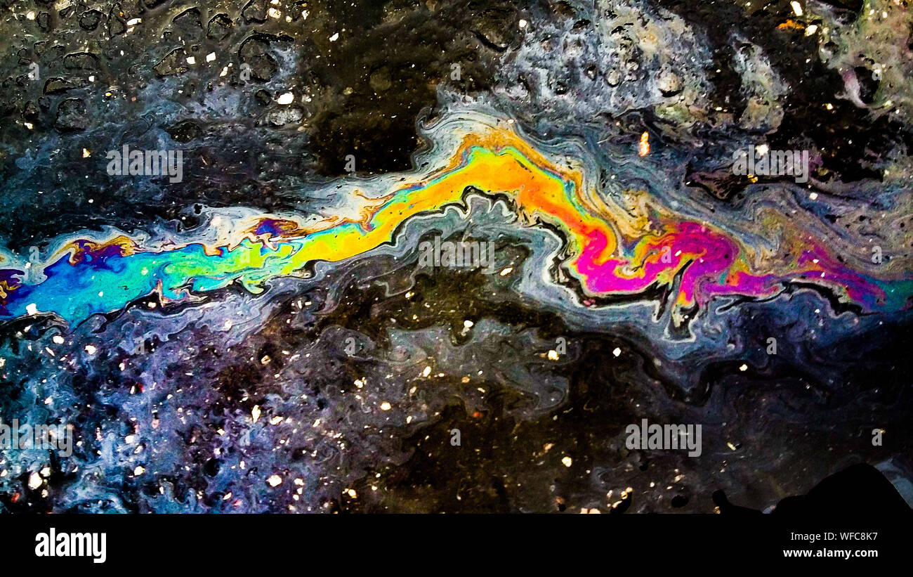 Oil spill pattern hi-res stock photography and images - Alamy