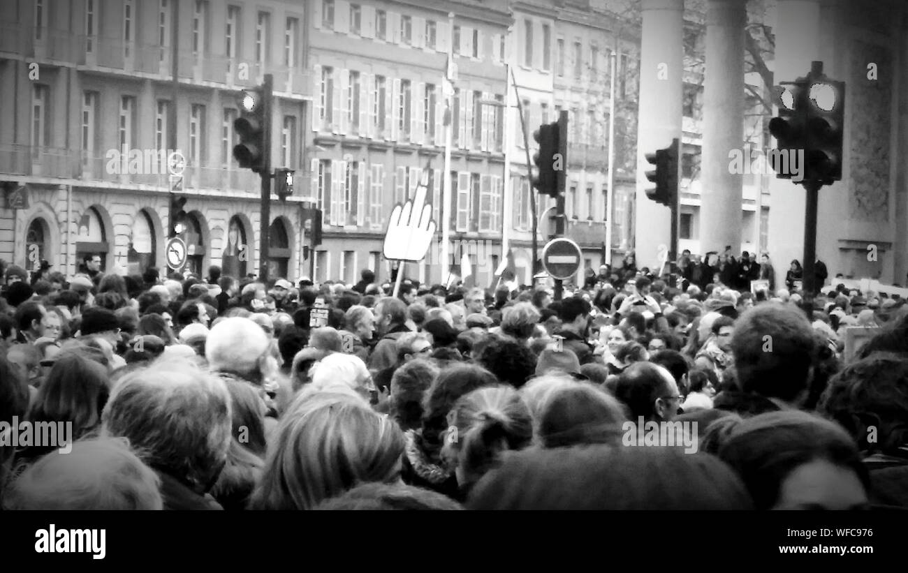 Rear crowd hi-res stock photography and images - Alamy